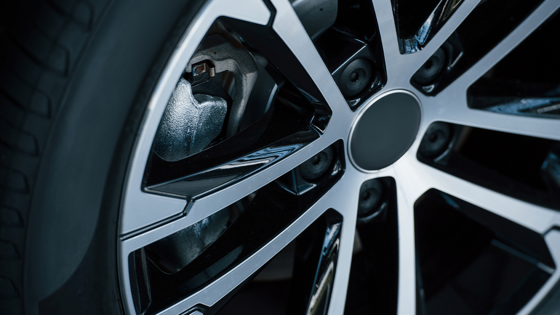 Alloy Wheels vs Steel Wheels: Key Differences & Which to Choose